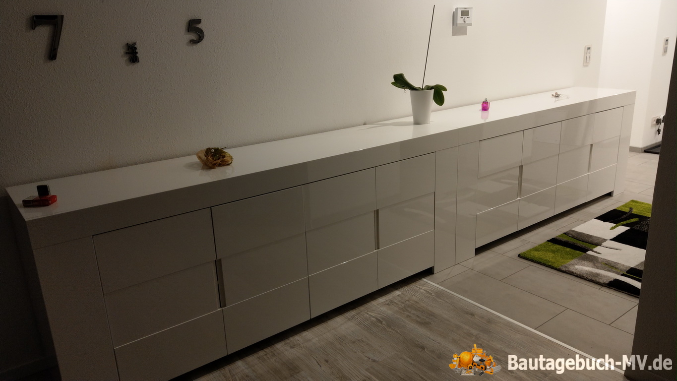 Flur - Sideboards stehen - Bautagebuch-MV